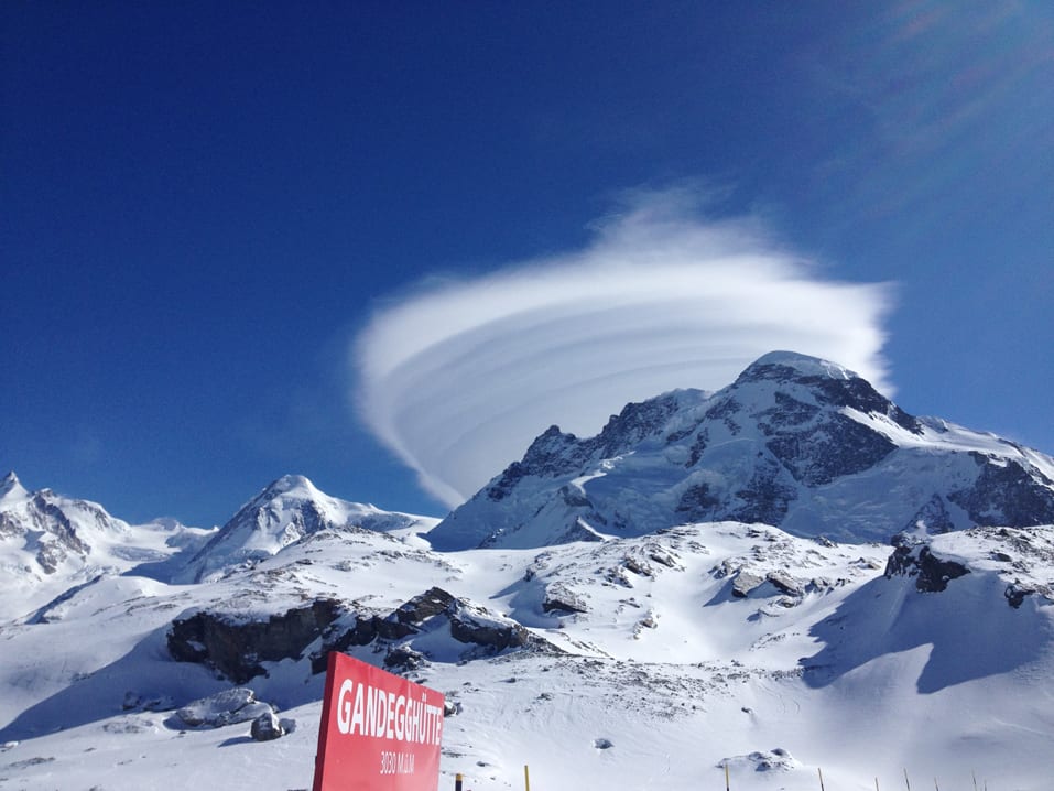 A classic Lenticular formation over the Breithorn, in the Ma…