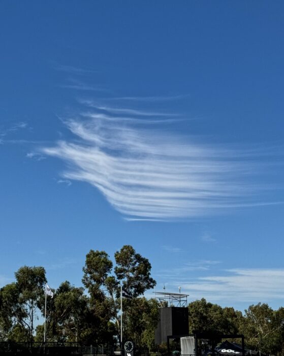 Cirrus uncinus moved into the region following record high t…